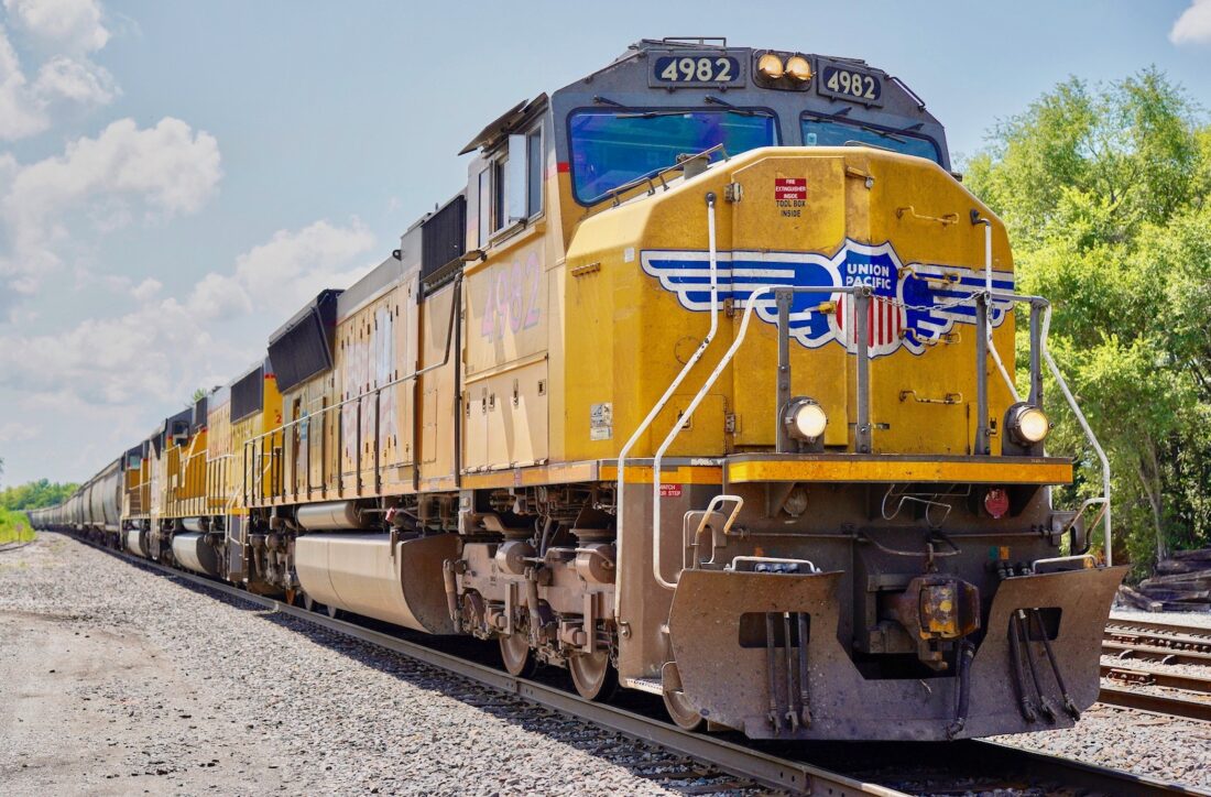 Union Pacific and Norfolk Southern confirm merger talks to create coast to coast railroad | News ...
